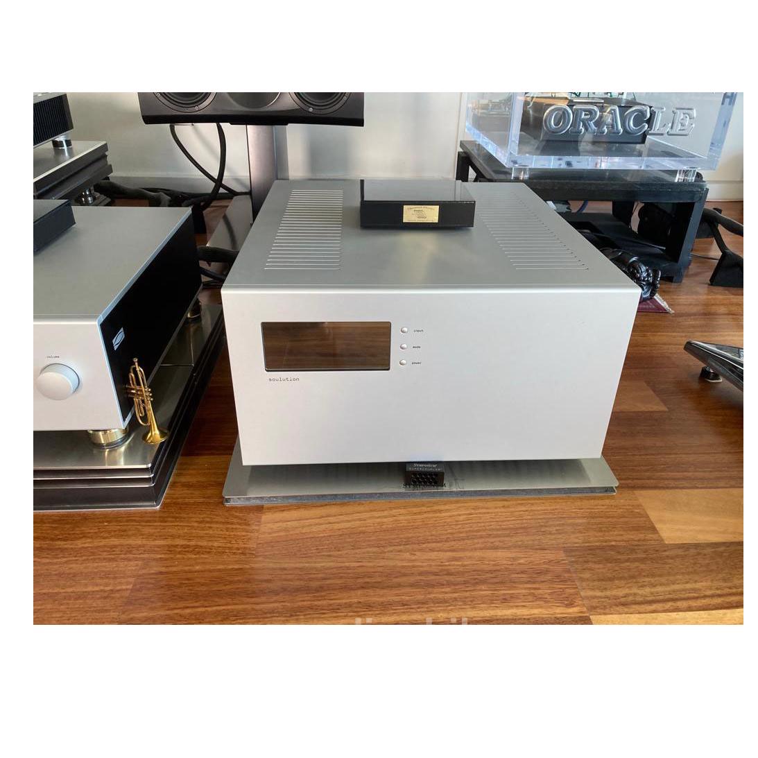 Soulution Audio 721 Preamplifier and 710 Power